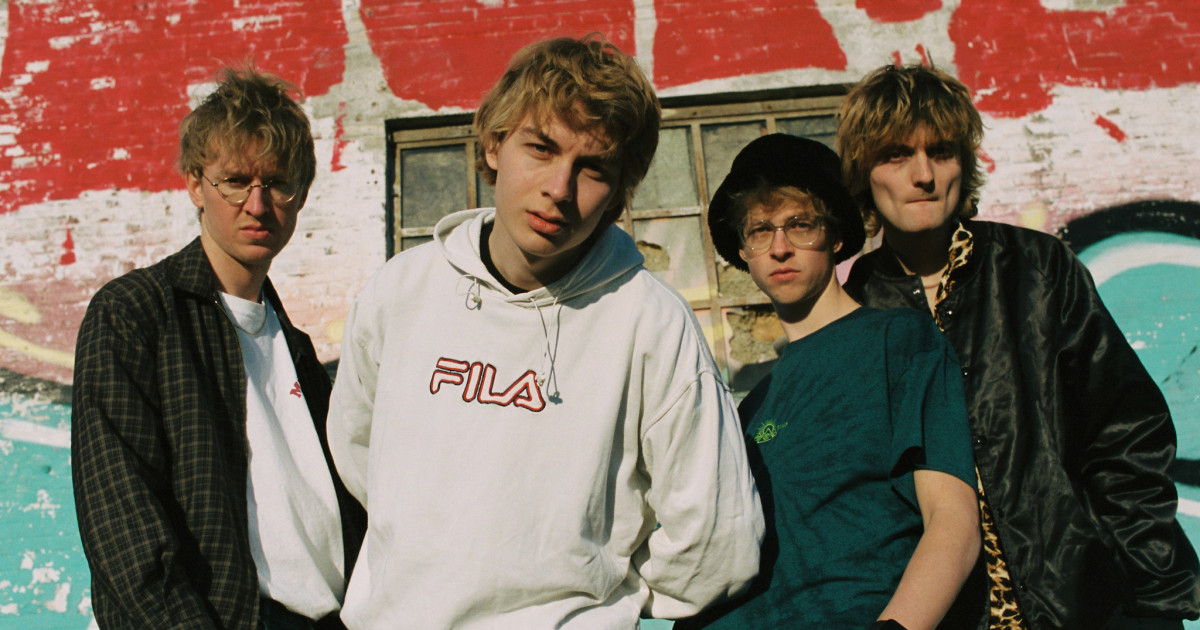 Banji's debuutplaat is uit, en daarvan spelen ze 2 tracks live in de ...