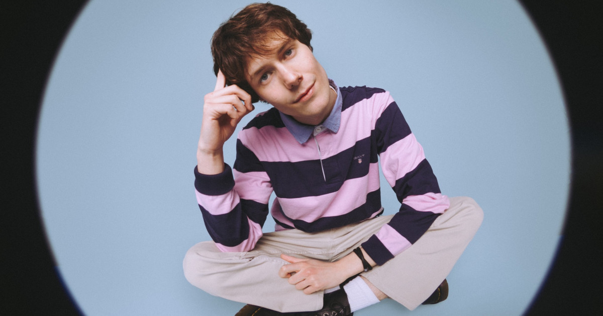 Simpleton speelt eigen muziek én een cover van Tame Impala live bij ...