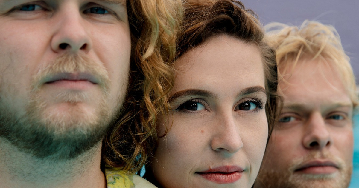 WIES ontvangt een liefdesverklaring van Queen's Pleasure tijdens een co ...