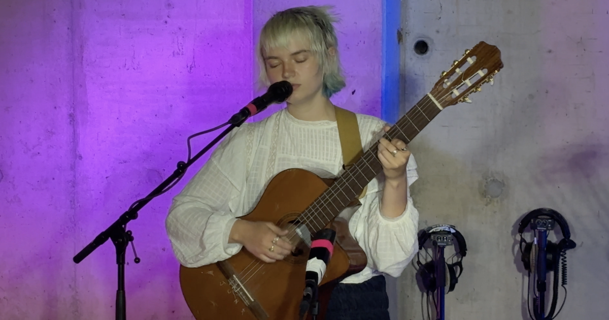 KINK Future Icon Mary In The Junkyard speelt live sessie in de KINK ...